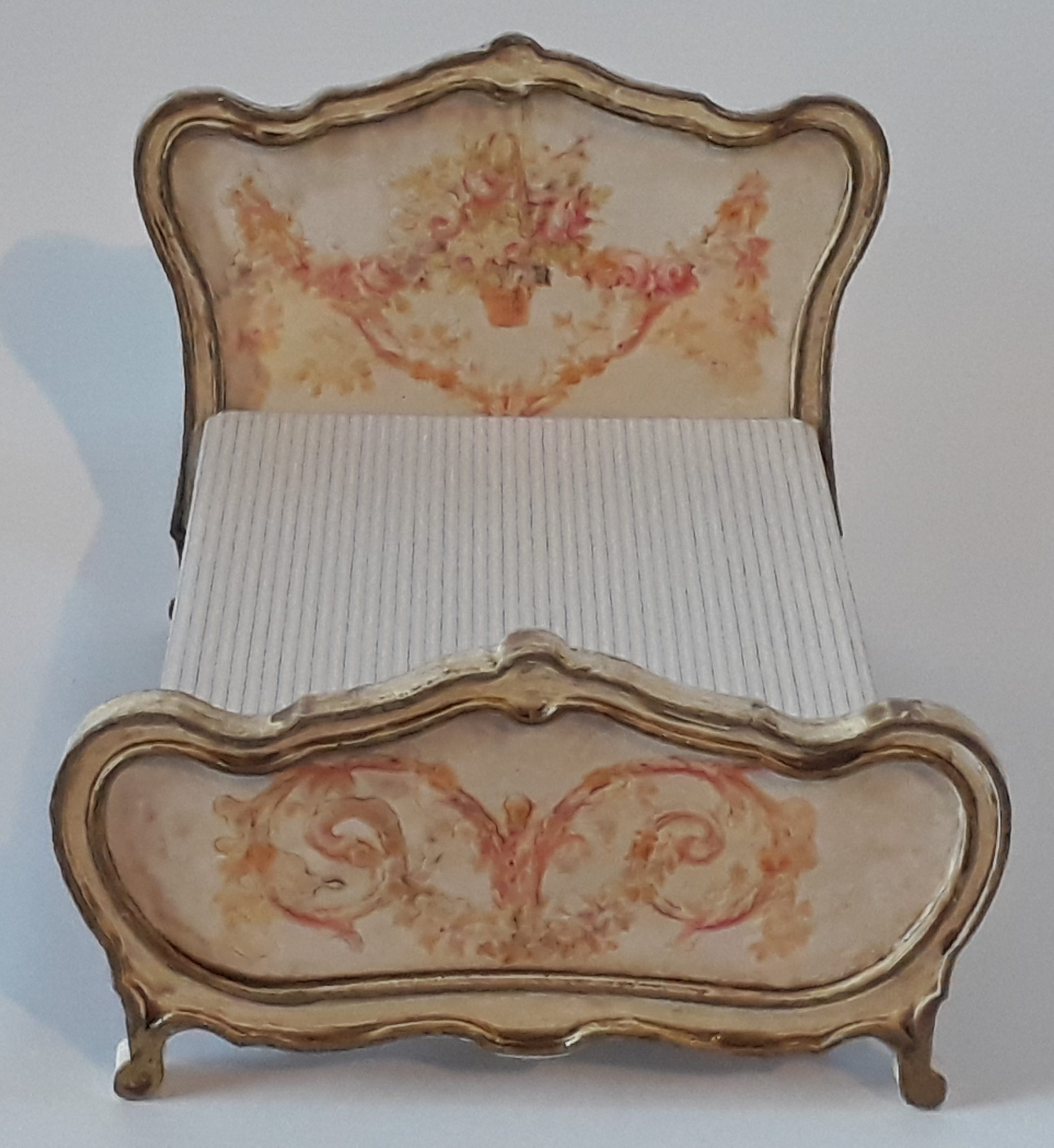 2027 French Rococo Bed 1:24 – CastleCrafts
